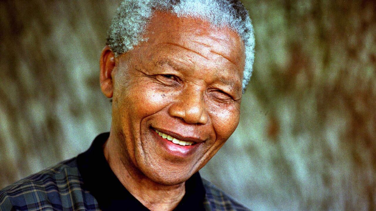 Nelson Mandela: “A honra é apanágio daqueles que nunca desistem da ...