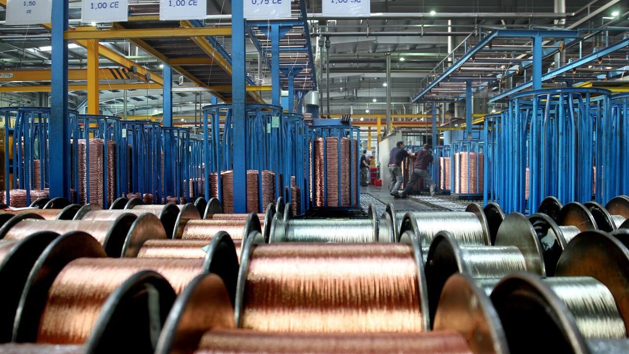 Todos os fios dos Bugatti saem da Coficab - Guarda - Jornal de Negócios