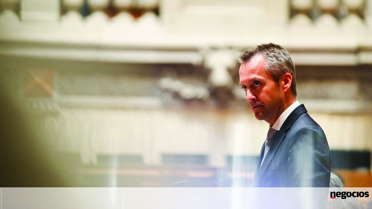 Sérgio Monteiro diz que extensão do contrato do Metro do Porto não traz ...