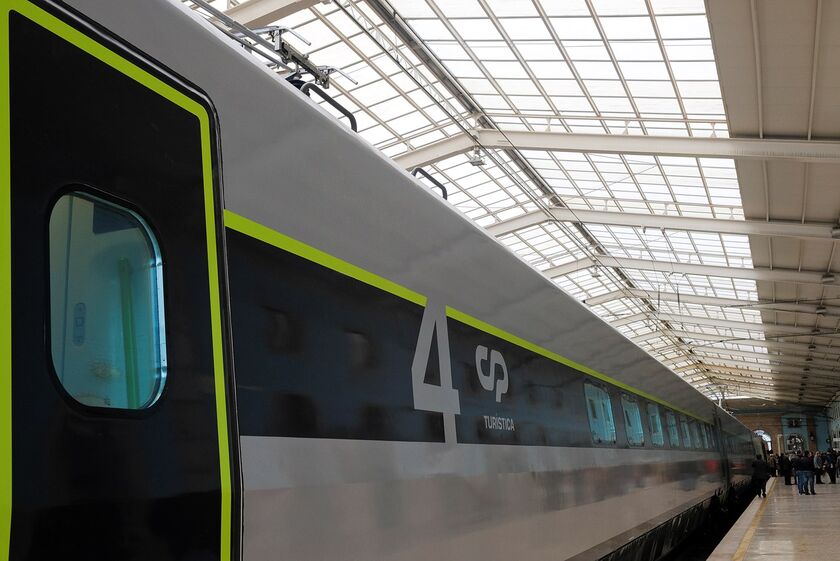 Alfa pendular com novo visual - Transportes - Jornal de Negócios