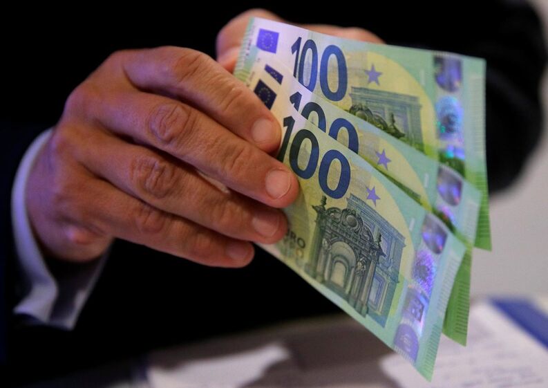 Conheça as novas notas de 100 e 200 euros - Banca & Finanças - Jornal ...