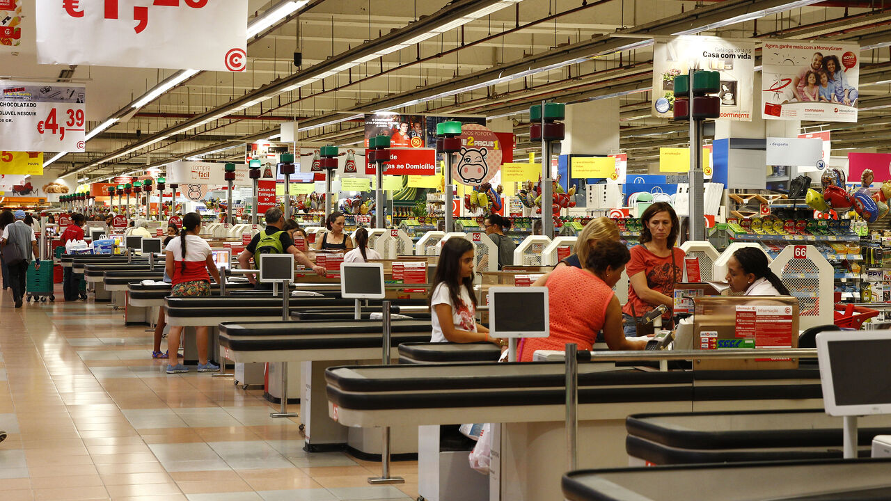 Lojas fechadas e produtos contados. As novas regras para fazer compras ...