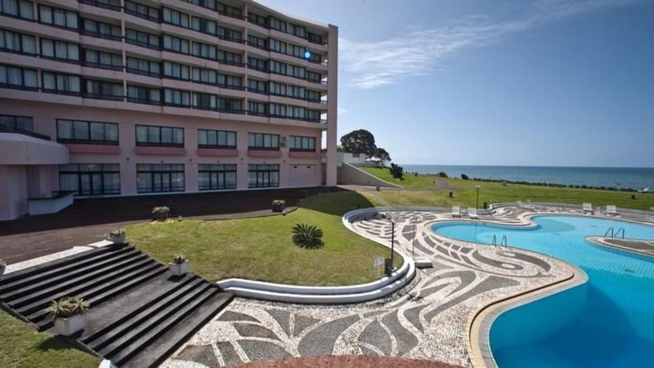Azora regressa às compras a Portugal e adquire hotel Pestana no Algarve ...