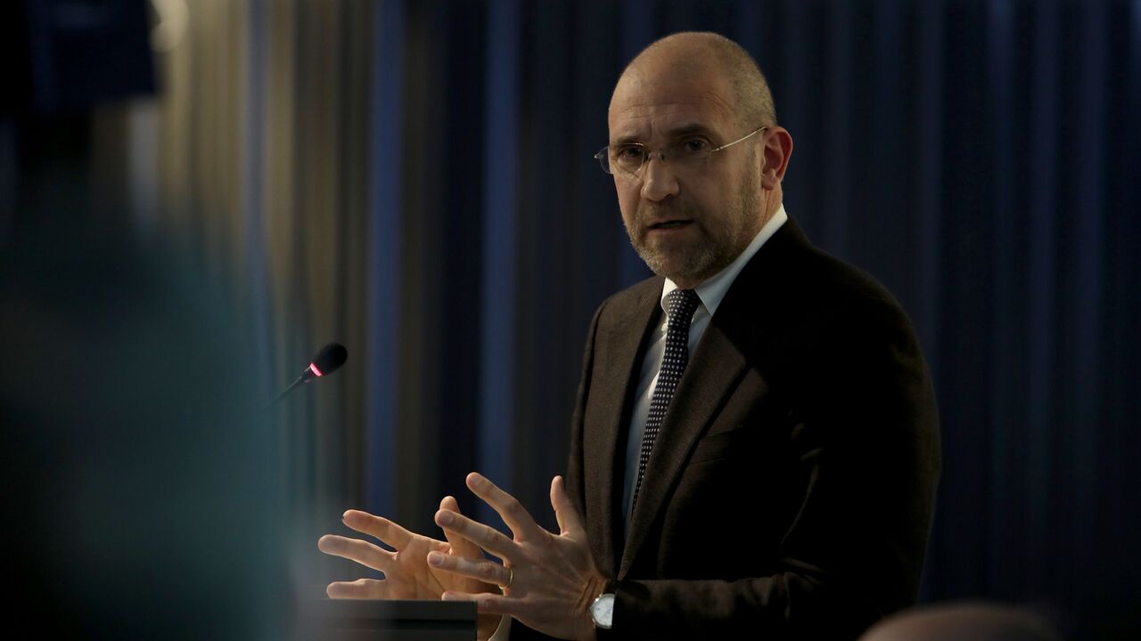 Passos apresenta livro com textos contra ideologia de género e ...