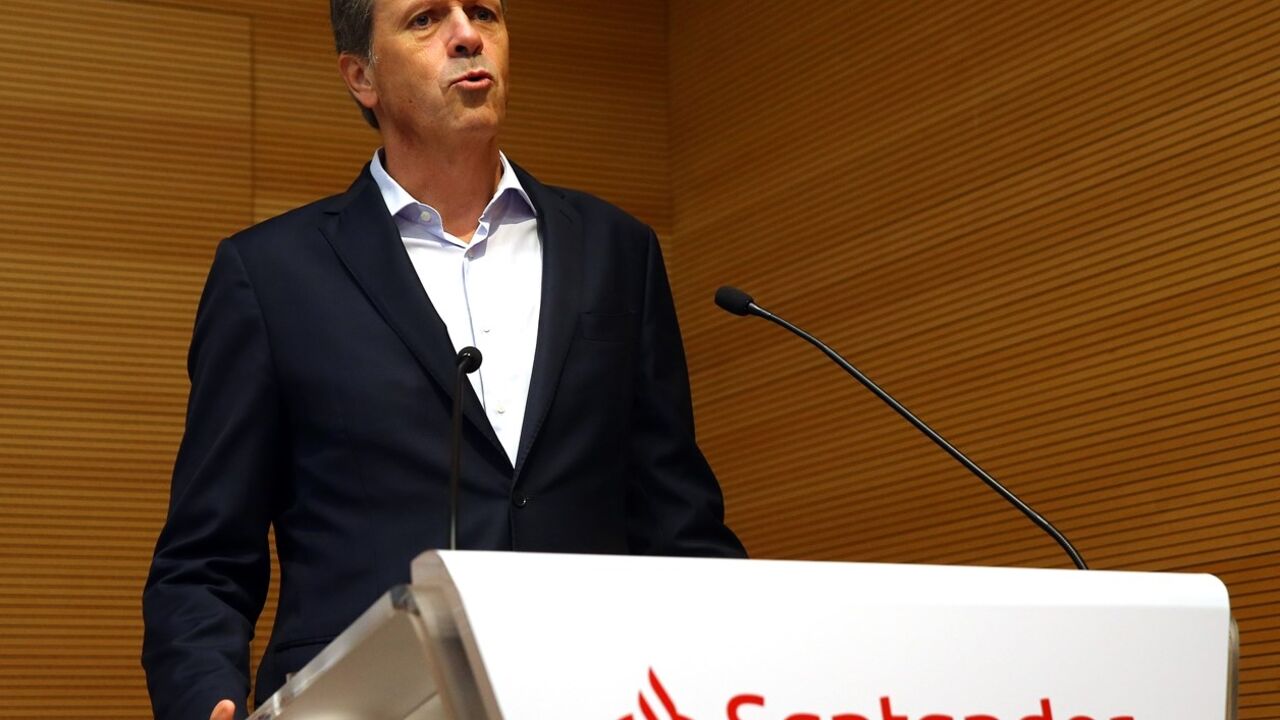 Fitch sobe rating dos depósitos e da dívida sénior não garantida do ...