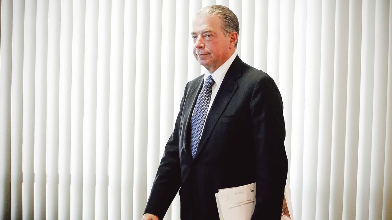 O fim do gigante que afinal não era grande demais para cair - Banca ...