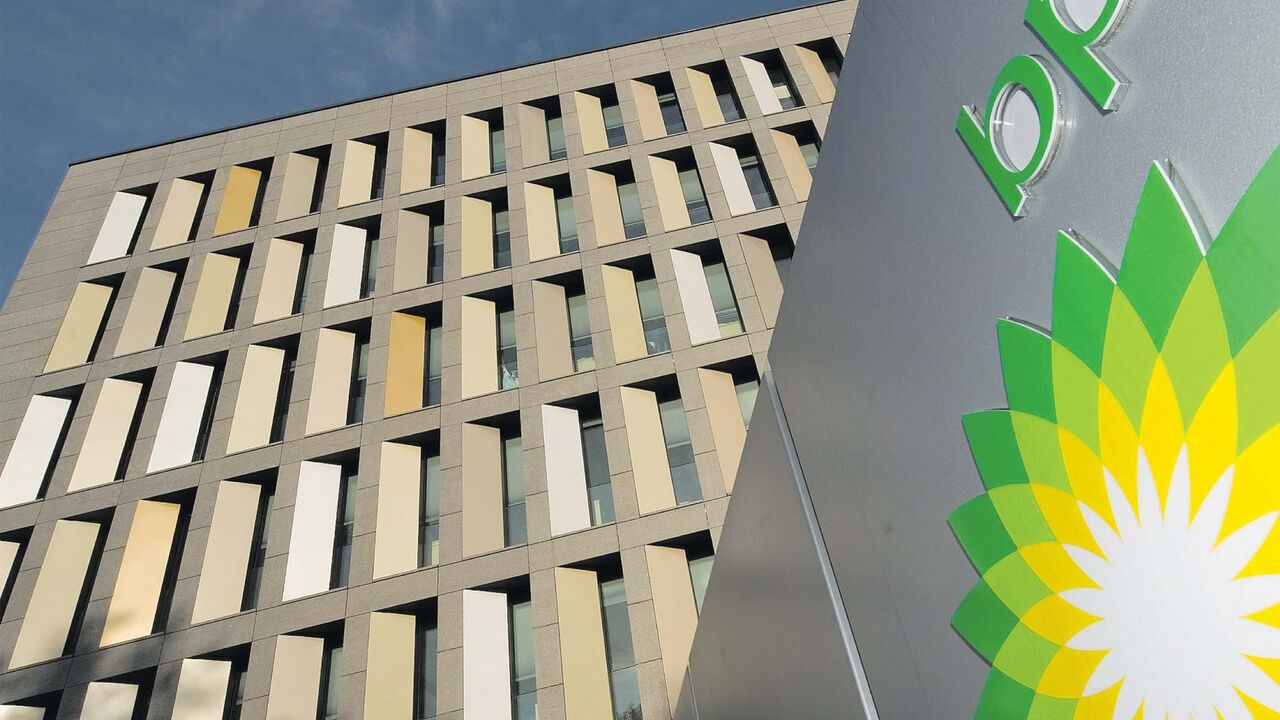 BP abandona metas para energia renovável e regressa em força aos ...