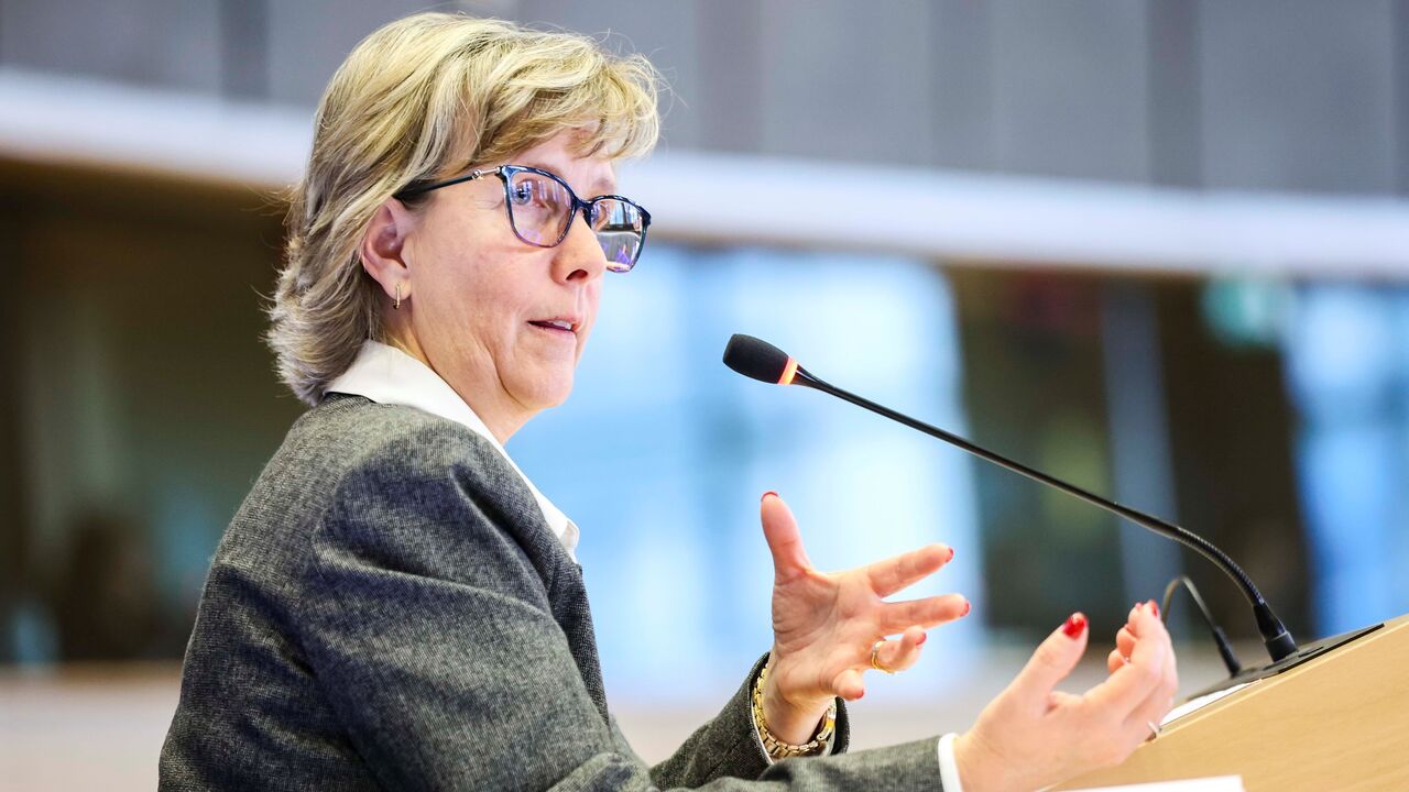 Maria Luís Albuquerque quer mexidas na supervisão do mercado de ...