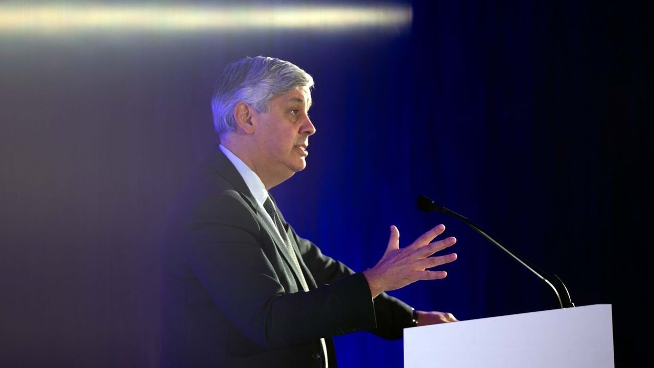 Mário Centeno vê "desacelerações sucessivas da atividade em Portugal ...